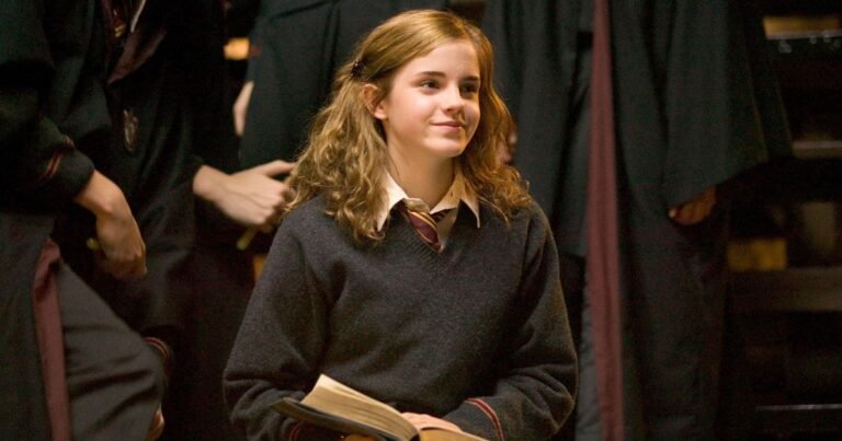 Emma Watson Tooth Transformation: From Fake Teeth To A Natural ...